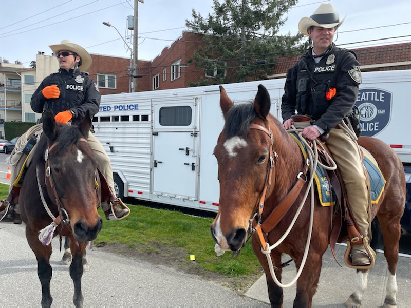West Seattle Blog… | WEST SEATTLE SCENE: SPD Mounted Patrol at Alki