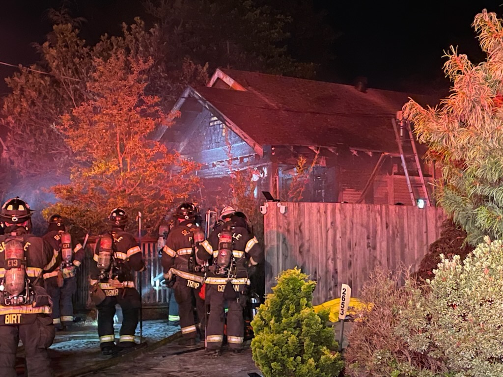 West Seattle Blog… | UPDATE: Seattle Fire ‘full response’ for Admiral ...