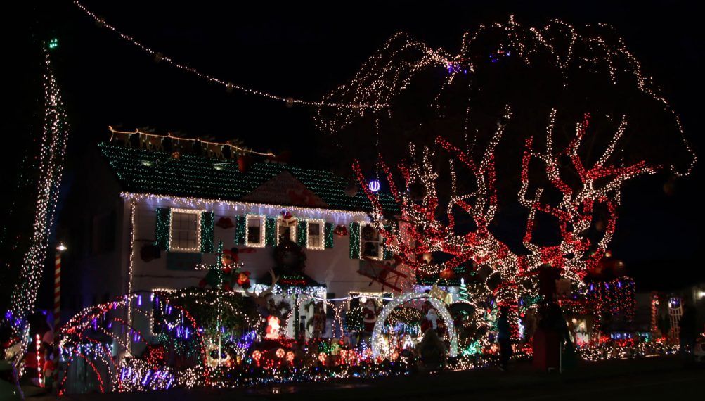 West Seattle Blog… | WEST SEATTLE CHRISTMAS LIGHTS: Menashe home’s ...
