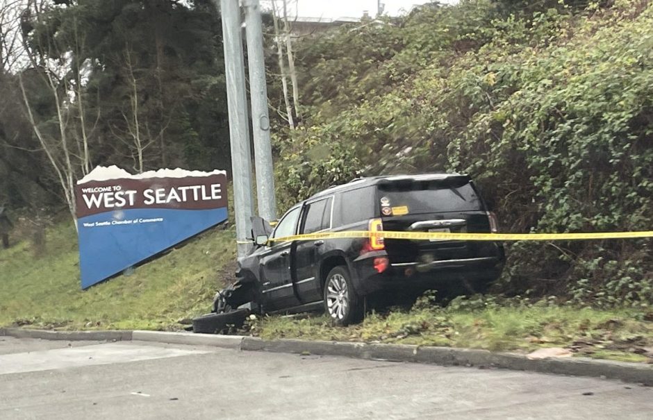 West Seattle Blog… | 1 injured in crash near west end of West Seattle Bridge