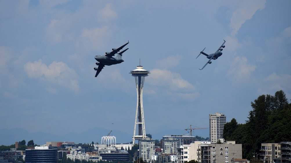 West Seattle Blog… | ANOTHER SKY SIGHTING: Air Force flyby, seen from ...