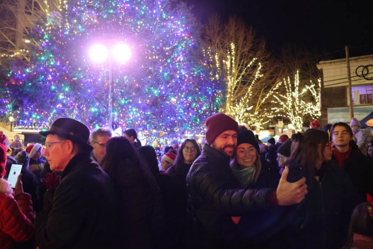 West Seattle Blog… | REPORT #4: Hometown Holidays crowd cheers West ...
